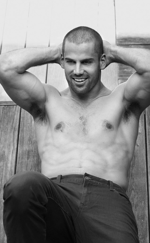 You Gotta See Eric Deckers Abs In This New Shirtless Pic E Online